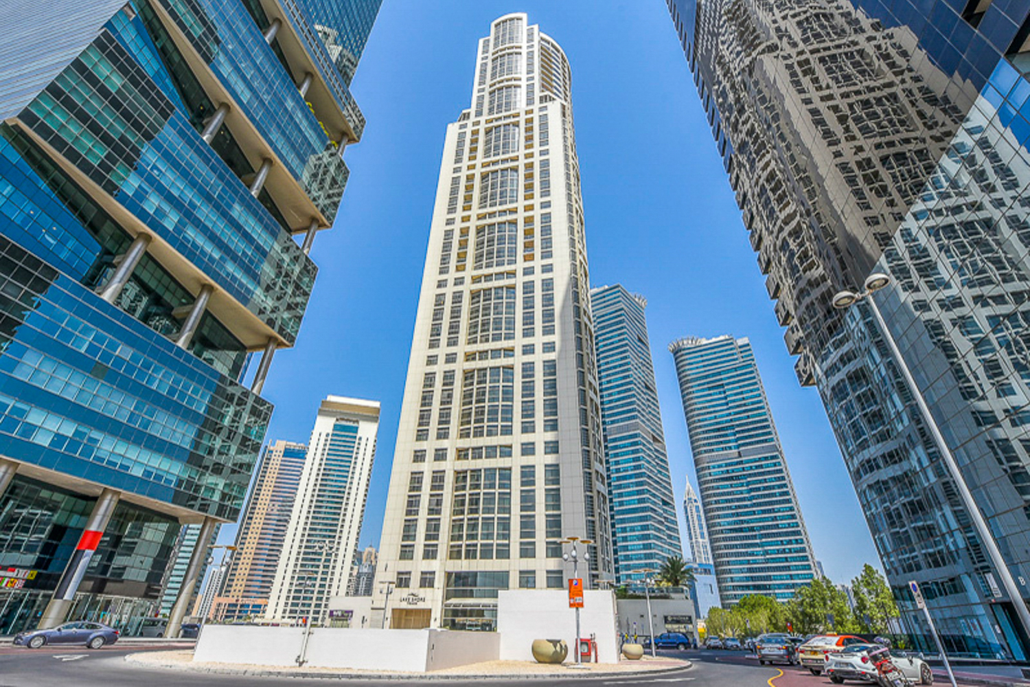 Apartment in Lake Shore Tower, JLT Cluster Y, Jumeirah Lake Towers ...